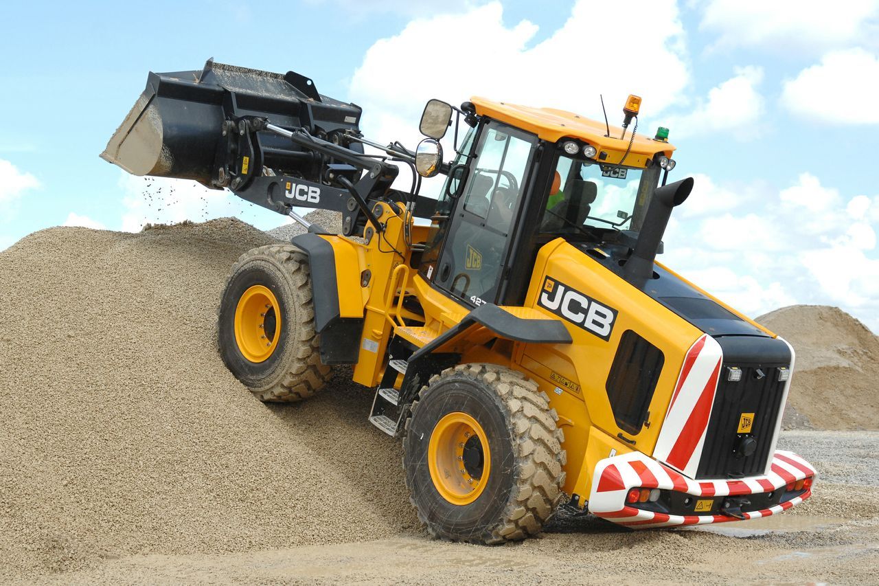 Les nouvelles agro-chargeuses JCB 427 et JCB 437