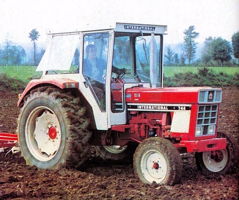 Avis 744 de la marque Case IH - Tracteurs agricoles